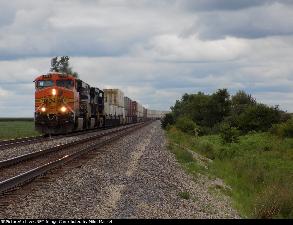 BNSF 7689